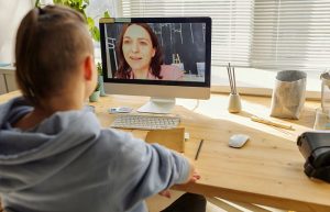 9 Reasons To Choose Online English Speaking Course | Skytechers